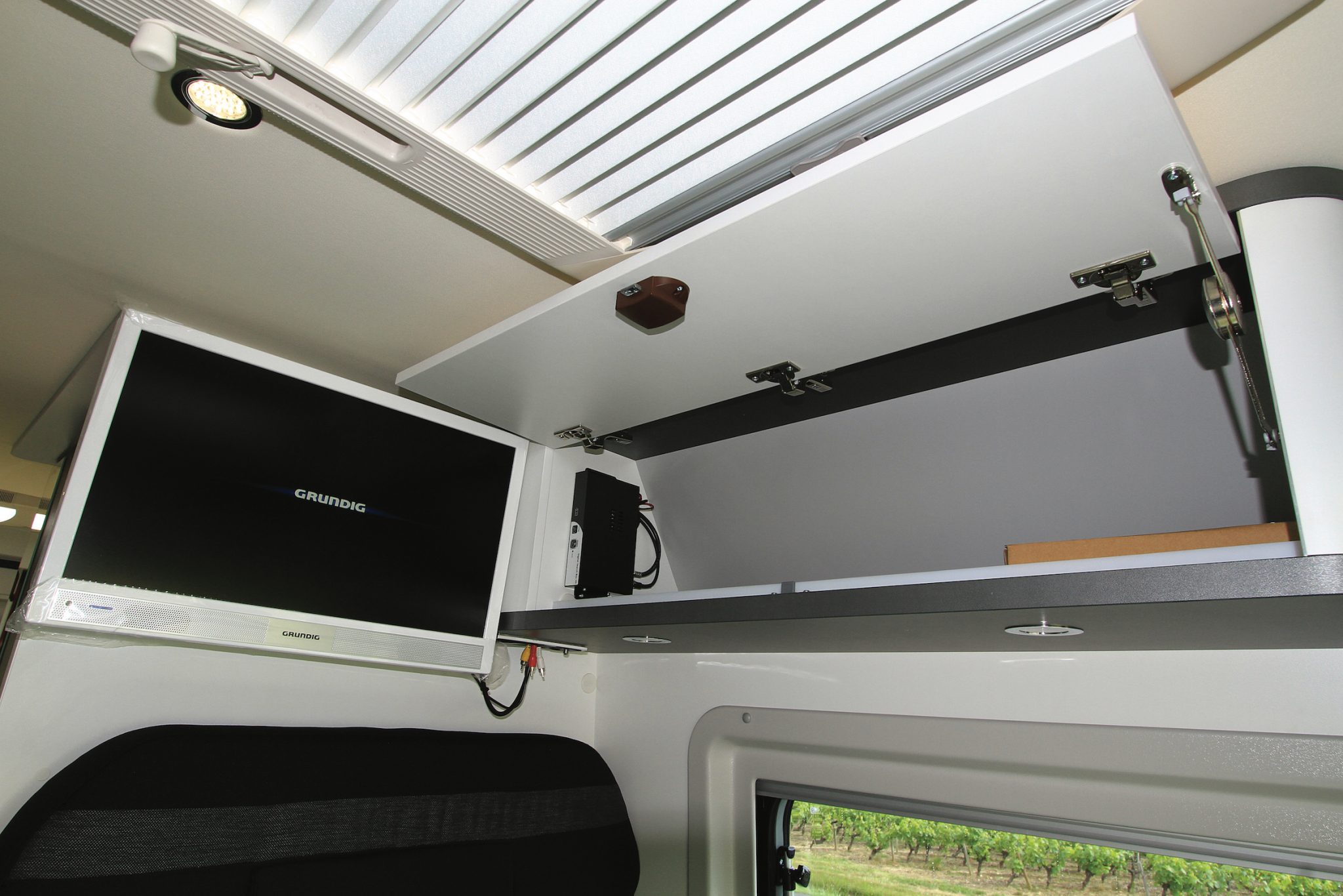 Regarder la télévision en van : les solutions | Van Magazine