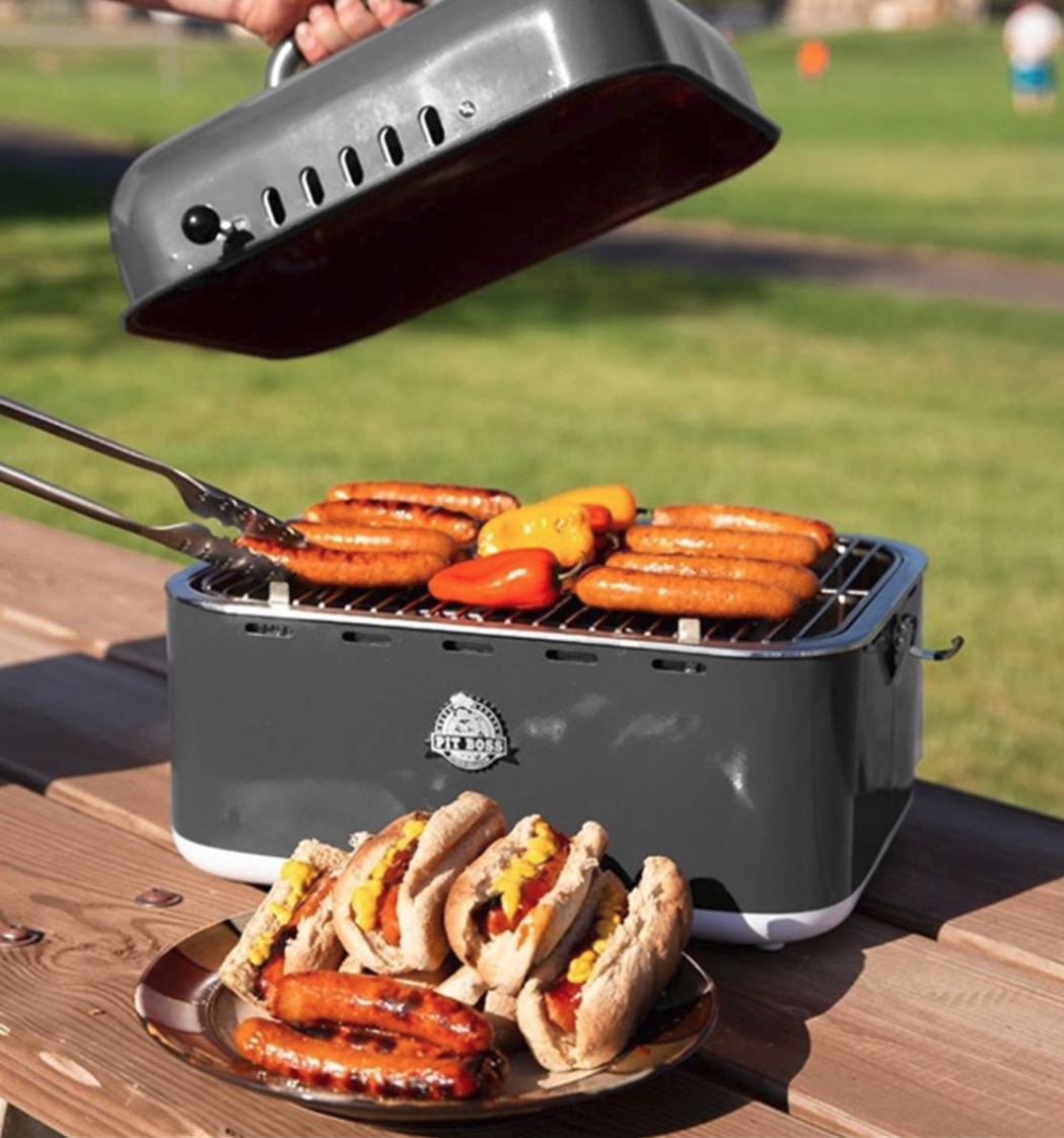 Pit Boss : le barbecue portable spécial plein air | Van Magazine